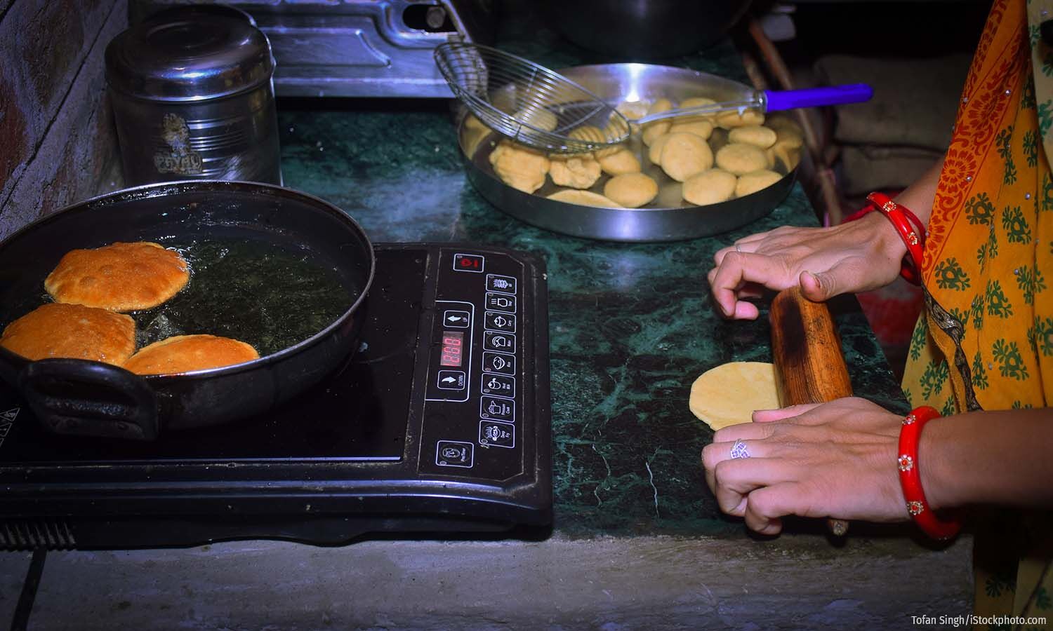 How Electric Cooking Can Help Indian Families Transition To Cleaner Fuels